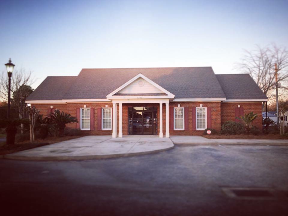 Driver Crashes Into Lillian Pharmacy – Blue RAM Media